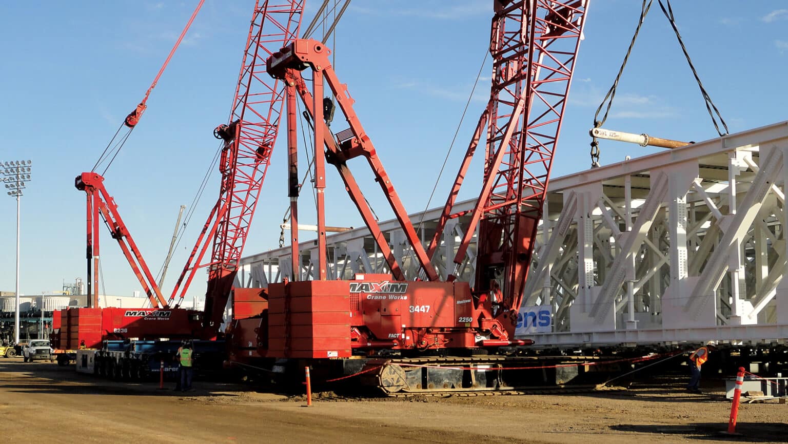 10 Common Types Of Cranes For Construction