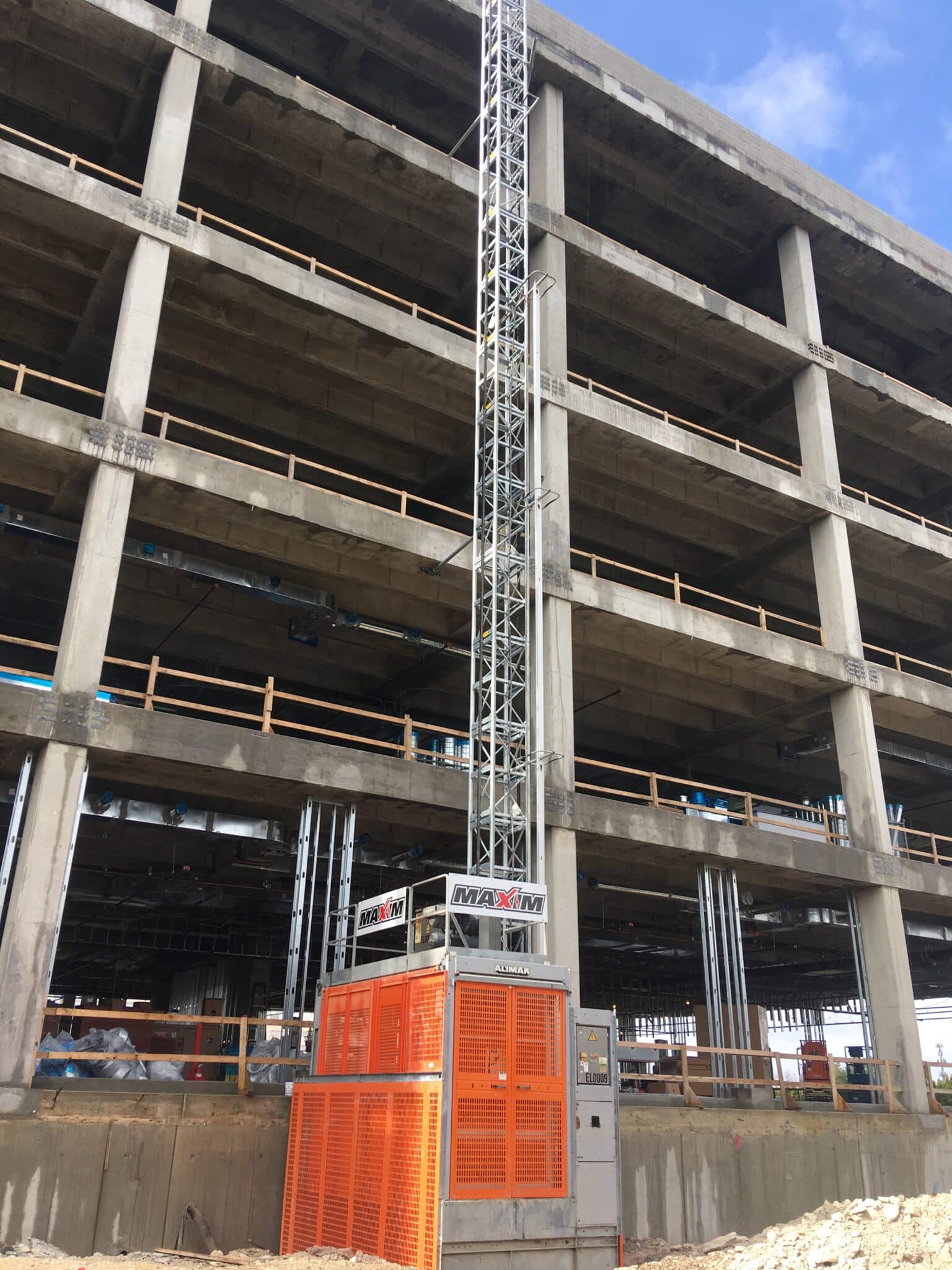 Construction Hoist Rental Guide: Take Your Project to New Heights
