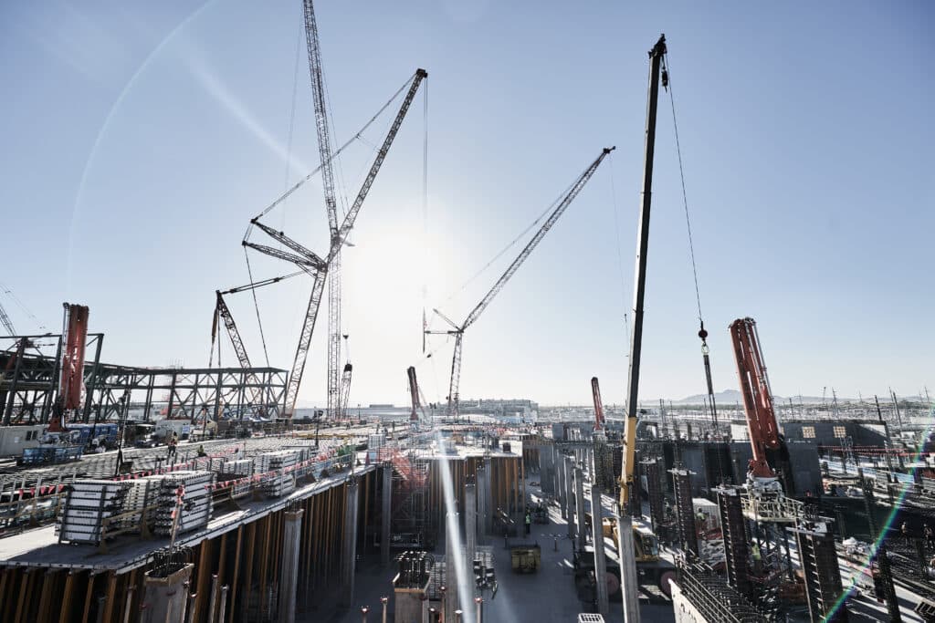 How Cranes Fuel Commercial Construction Projects