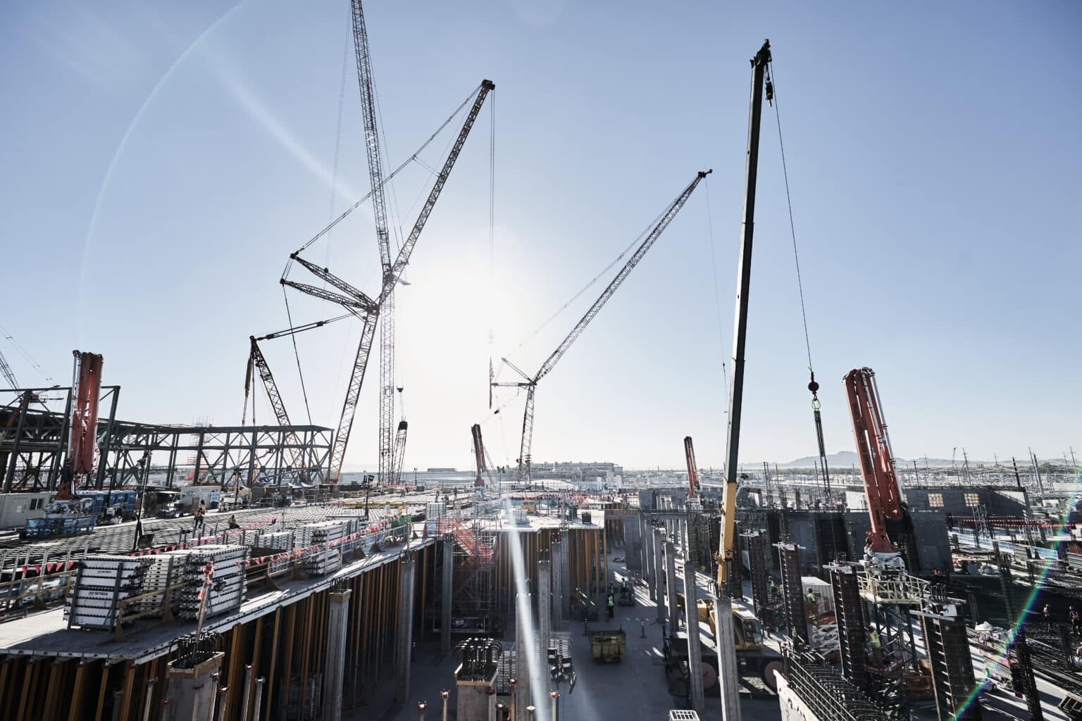 How Cranes Fuel Commercial Construction Projects